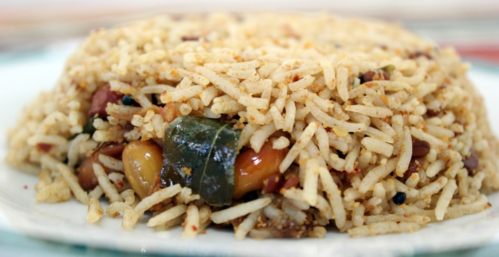 Tamarind Rice / Temple Style Puliyodarai | Aish Cooks